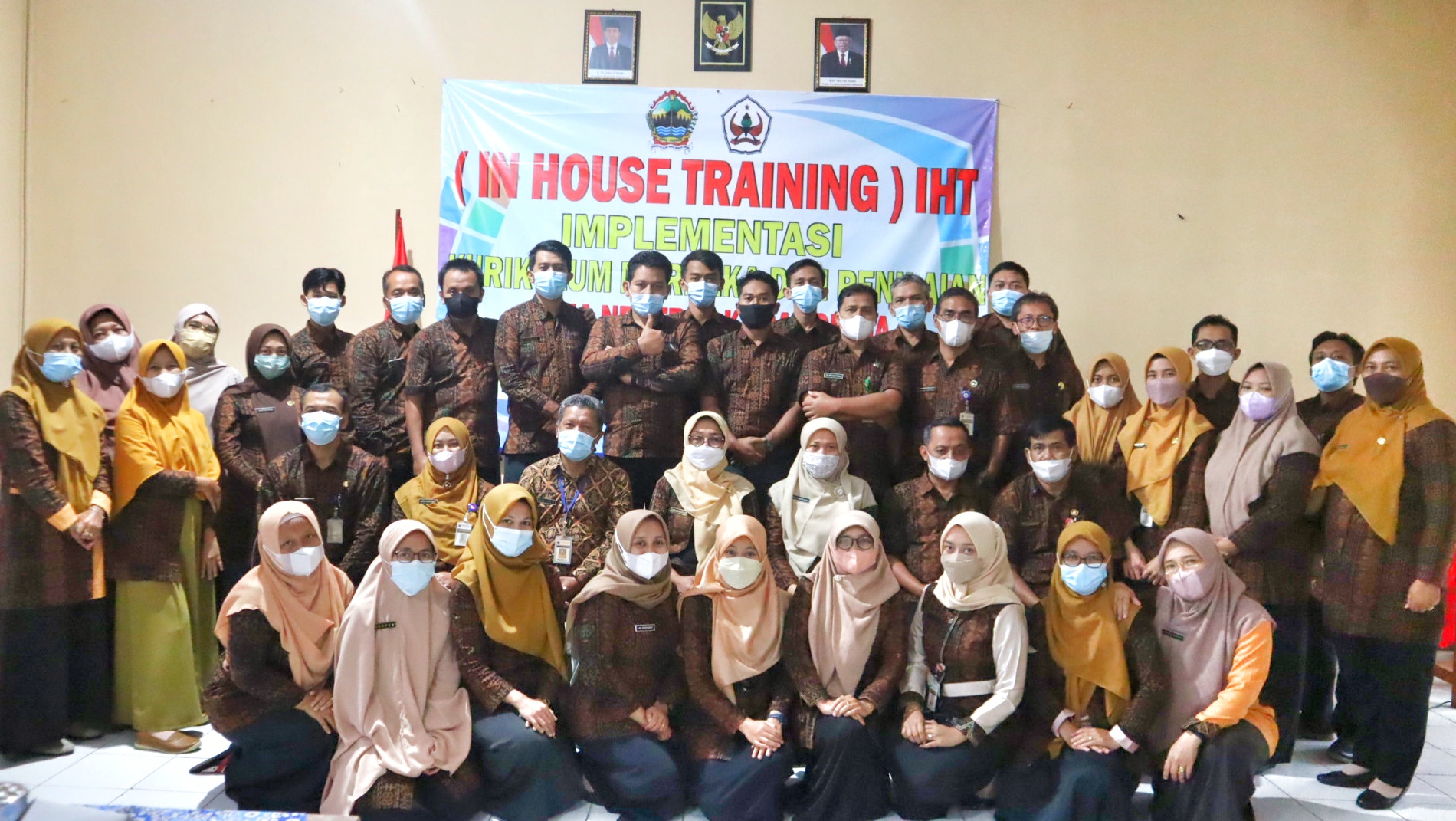 IN HOUSE TRAINING (IHT) SMA NEGERI 1 KARANGREJA DALAM RANGKA MENYAMBUT ...